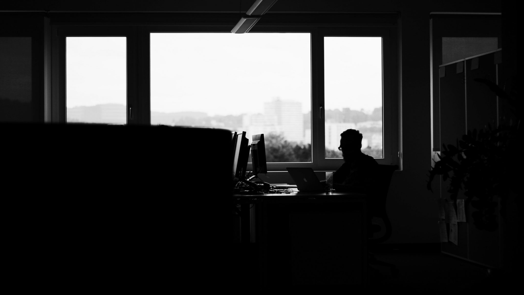Addicted to work? Follow our 3 tips to address it effectively